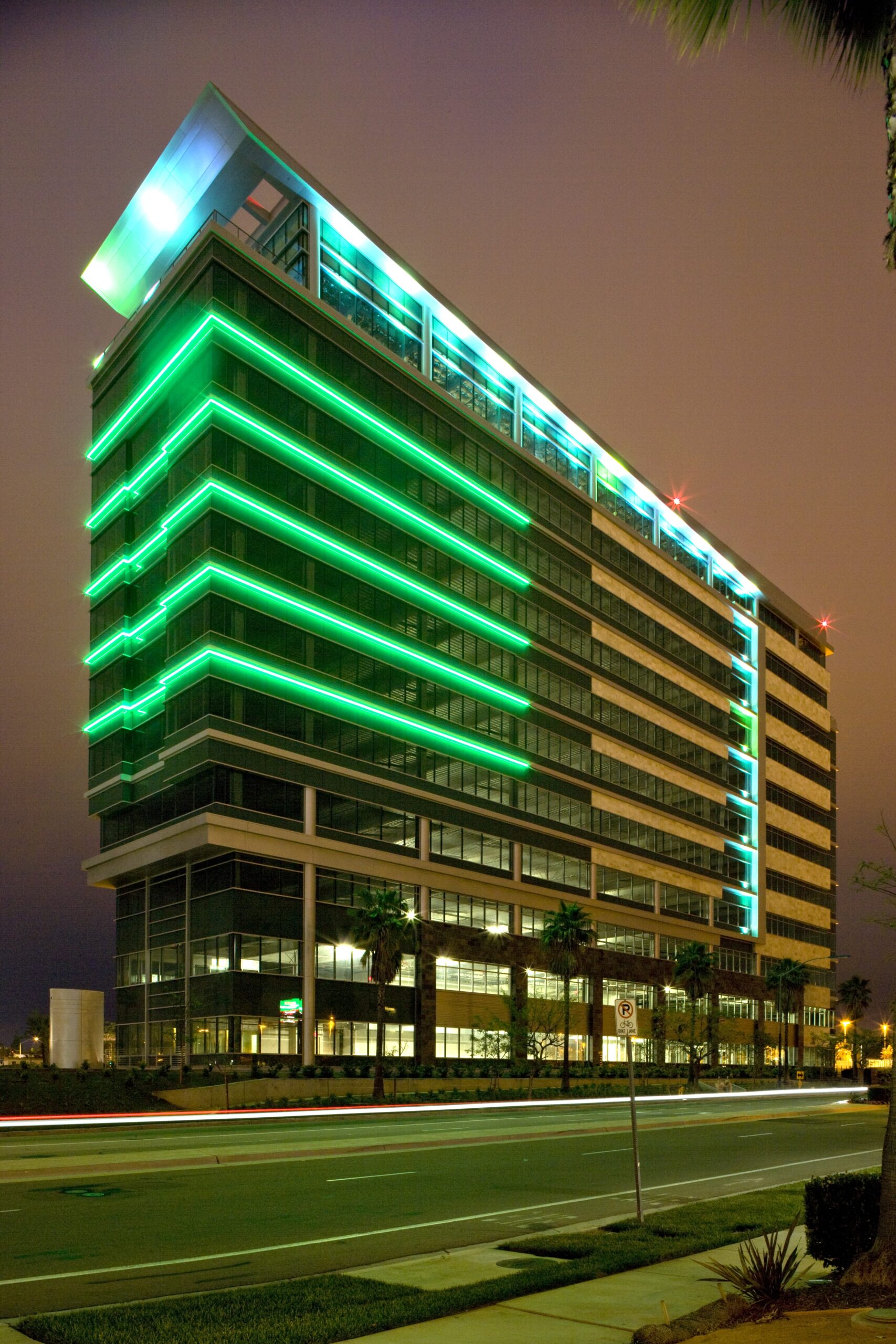 Sunroad Centrum - Luminii