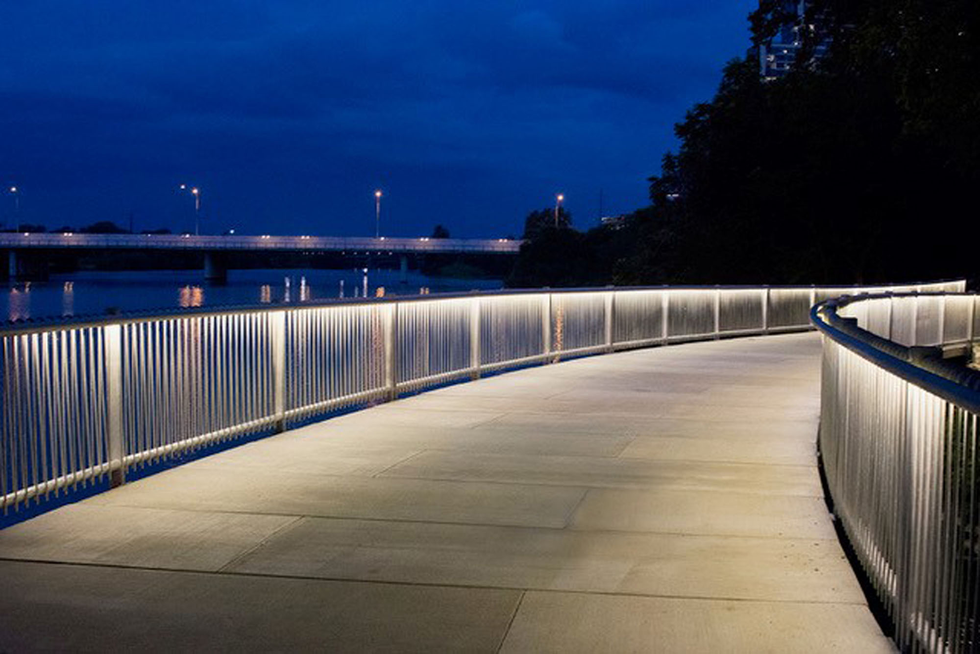 Congress Avenue Trial Bridge - Luminii