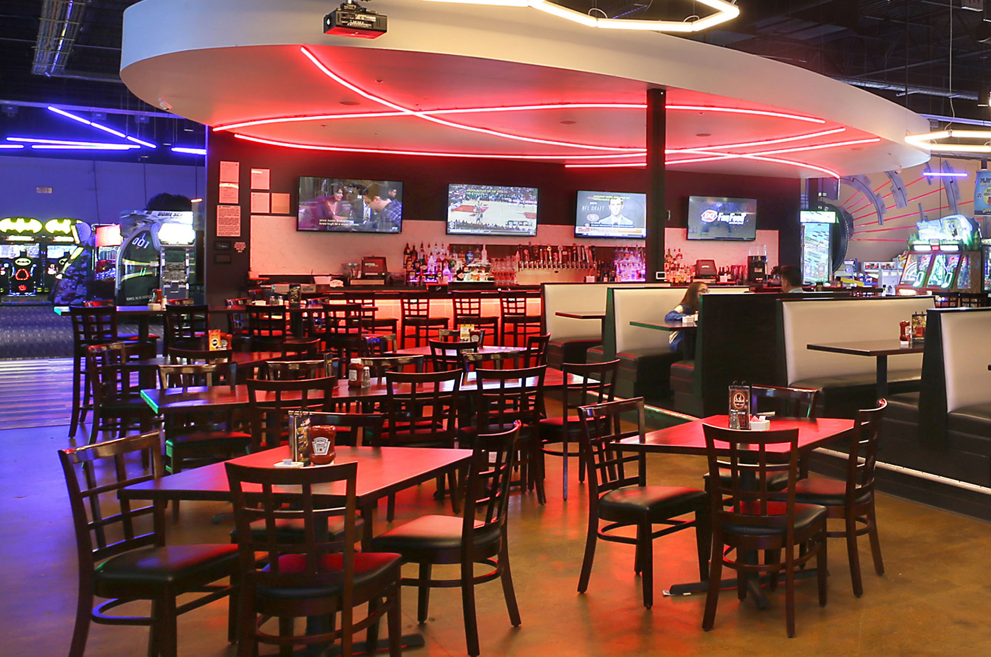 GameWorks Amusement Venue - Luminii