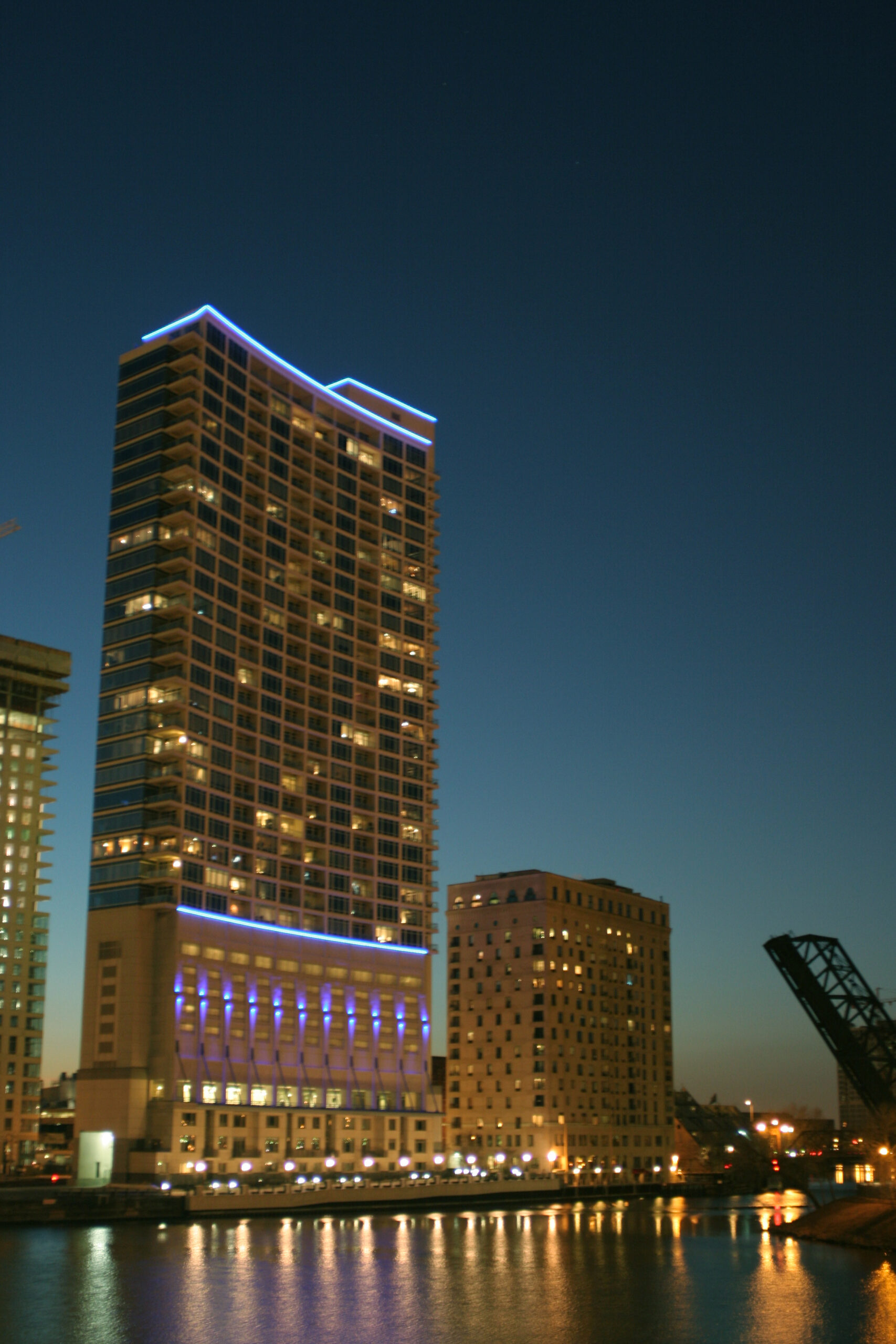 Riverbend Towers - Luminii
