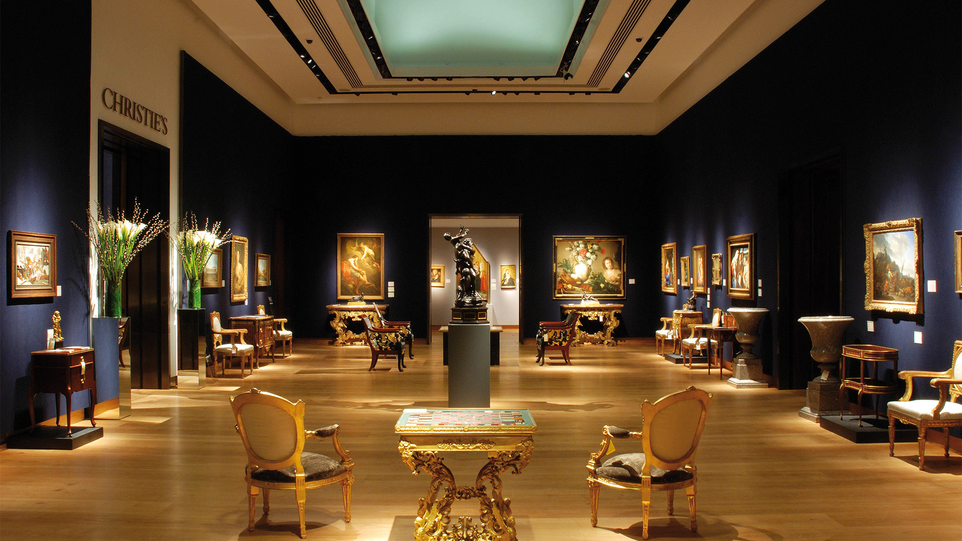 Christie's Auction House - Luminii