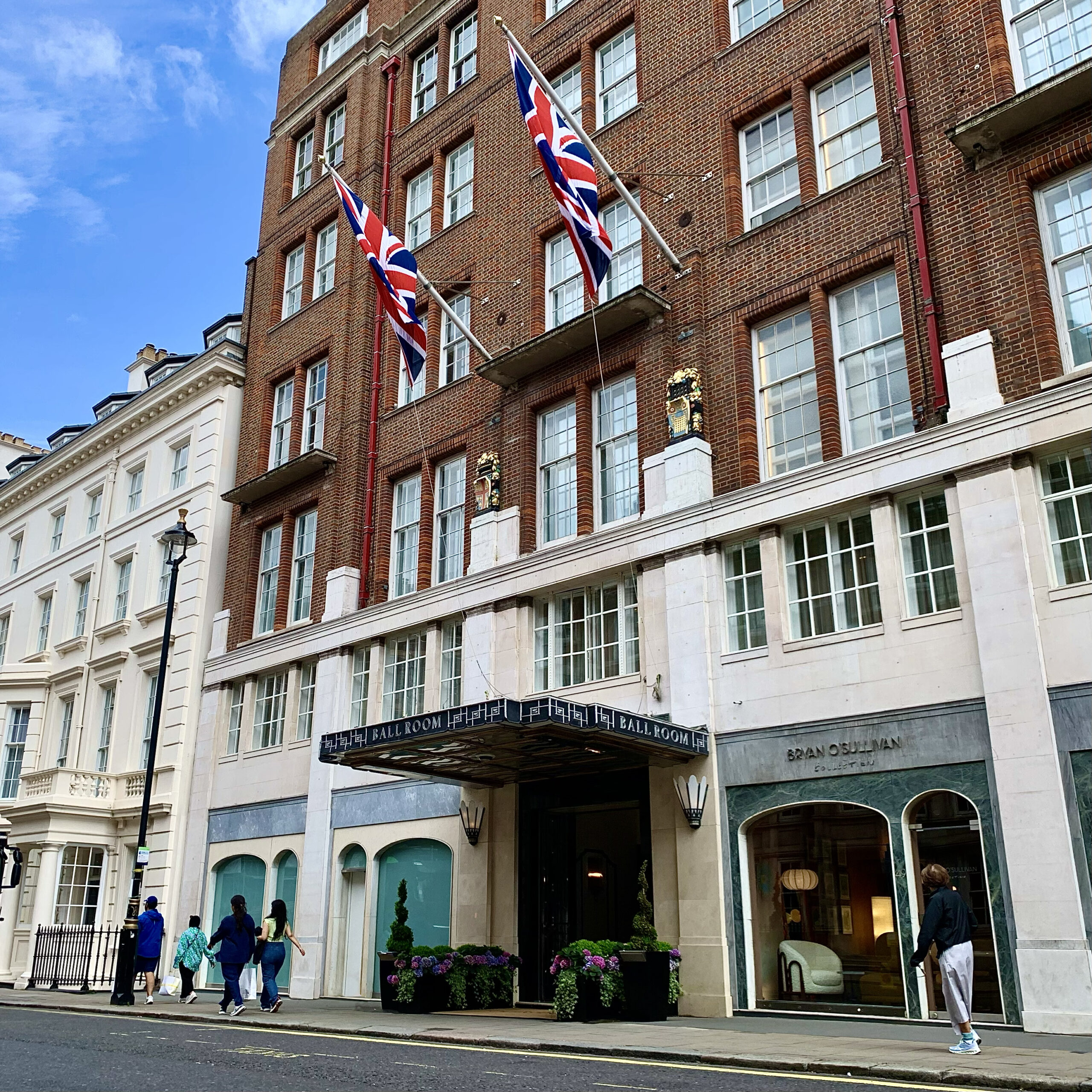 Claridge's Ballroom - Luminii